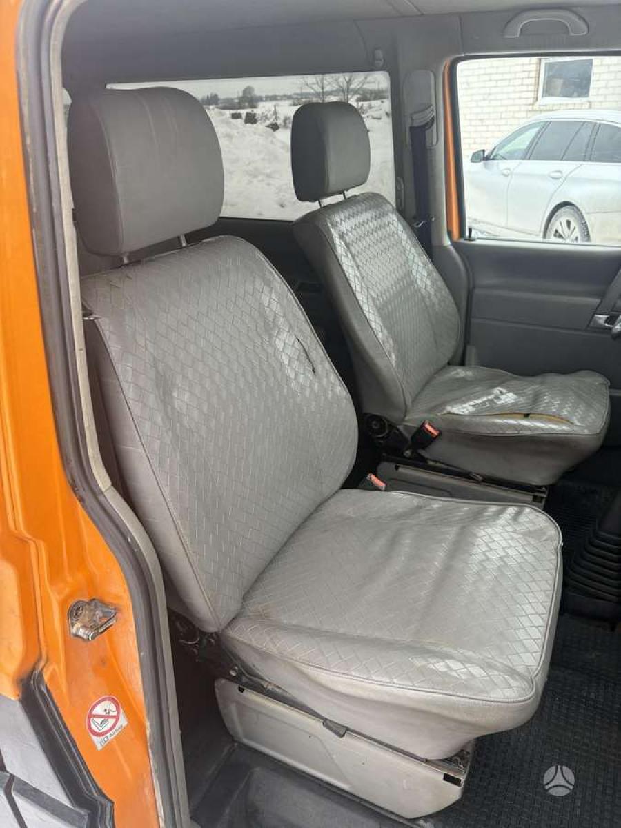 Oranžs Volkswagen Caravelle 2003 Joniškis, ar dzinēja tilpumu 2.50 L un nobraukumu 521 tūkst. km par 2350 €, foto 7 vietnē AUTOMOTO.COM.LV