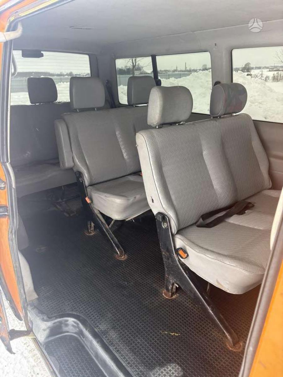 Oranžs Volkswagen Caravelle 2003 Joniškis, ar dzinēja tilpumu 2.50 L un nobraukumu 521 tūkst. km par 2350 €, foto 8 vietnē AUTOMOTO.COM.LV