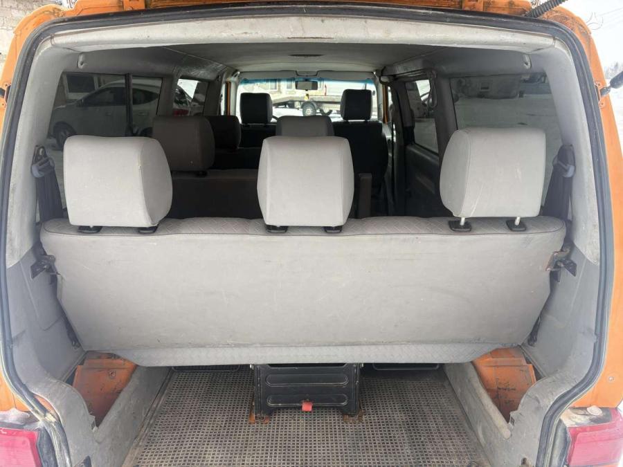 Oranžs Volkswagen Caravelle 2003 Joniškis, ar dzinēja tilpumu 2.50 L un nobraukumu 521 tūkst. km par 2350 €, foto 11 vietnē AUTOMOTO.COM.LV