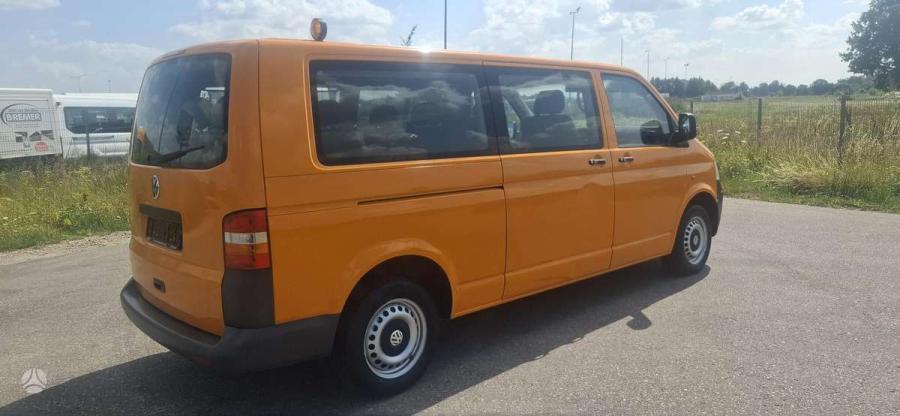 Oranžs Volkswagen Caravelle 2005 Marijampole, ar dzinēja tilpumu 1.90 L un nobraukumu 437 tūkst. km par 5800 €, foto 4 vietnē AUTOMOTO.COM.LV