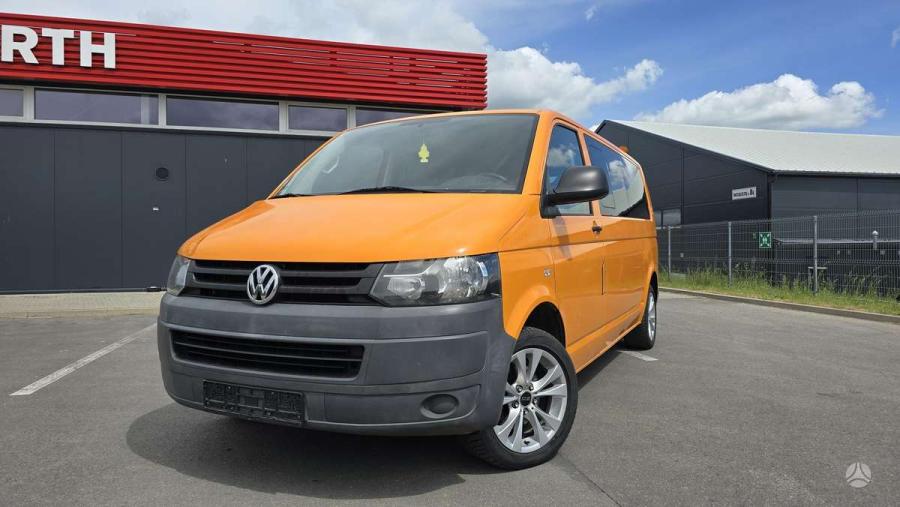 Oranžs Volkswagen Caravelle 2013 Šauļi, ar dzinēja tilpumu 1.99 L un nobraukumu 145 tūkst. km par 8850 €, foto 3 vietnē AUTOMOTO.COM.LV