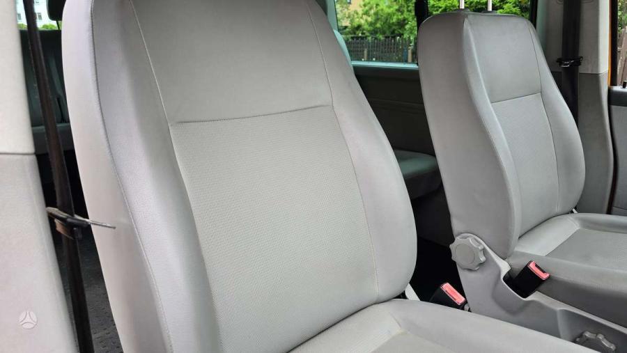 Oranžs Volkswagen Caravelle 2013 Šauļi, ar dzinēja tilpumu 1.99 L un nobraukumu 145 tūkst. km par 8850 €, foto 19 vietnē AUTOMOTO.COM.LV