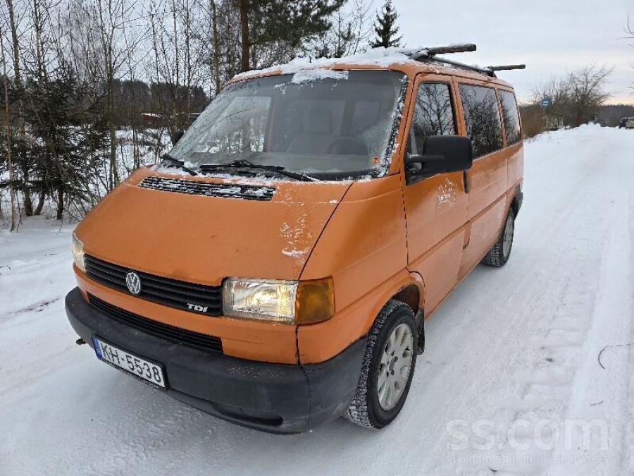 Orange Volkswagen Caravelle 1996 in Dobele, with an engine capacity of 2.50 L and mileage of 456 thousand km for 2500 €, photo 1 on AUTOMOTO.COM.LV
