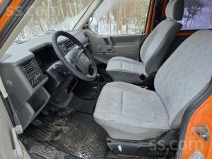 Orange Volkswagen Caravelle 1996 in Dobele, with an engine capacity of 2.50 L and mileage of 456 thousand km for 2500 €, photo 5 on AUTOMOTO.COM.LV