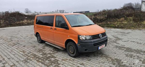 Oranžs Volkswagen Caravelle 2010 Kauņa, ar dzinēja tilpumu 1.97 L un nobraukumu 330 tūkst. km par 7950 €, foto 4 vietnē AUTOMOTO.COM.LV