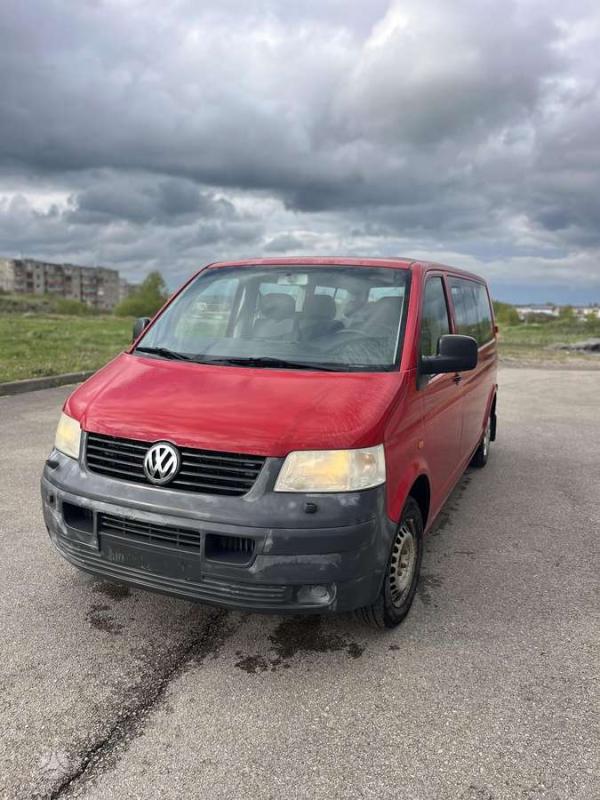 Sarkans Volkswagen Caravelle 2005 Radviliškis, ar dzinēja tilpumu 2.00 L un nobraukumu 260 tūkst. km par 3100 €, foto 1 vietnē AUTOMOTO.COM.LV
