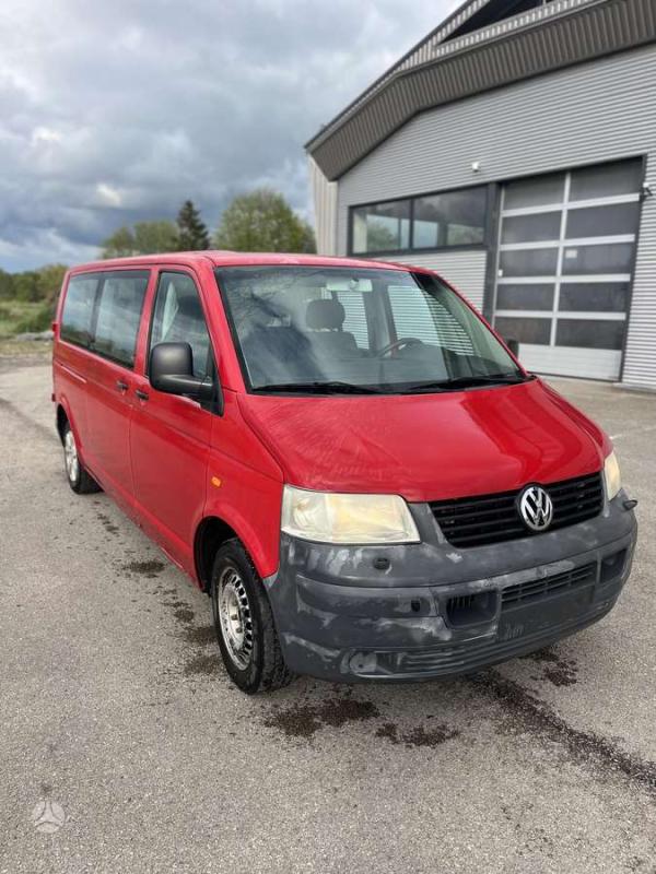 Sarkans Volkswagen Caravelle 2005 Radviliškis, ar dzinēja tilpumu 2.00 L un nobraukumu 260 tūkst. km par 3100 €, foto 2 vietnē AUTOMOTO.COM.LV