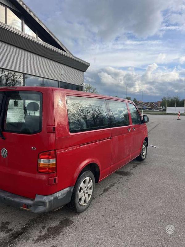 Sarkans Volkswagen Caravelle 2005 Radviliškis, ar dzinēja tilpumu 2.00 L un nobraukumu 260 tūkst. km par 3100 €, foto 4 vietnē AUTOMOTO.COM.LV