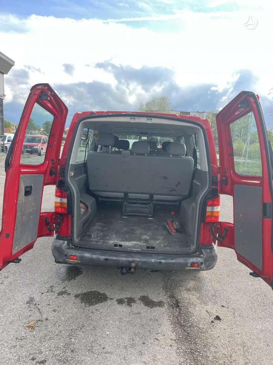 Sarkans Volkswagen Caravelle 2005 Radviliškis, ar dzinēja tilpumu 2.00 L un nobraukumu 260 tūkst. km par 3100 €, foto 7 vietnē AUTOMOTO.COM.LV