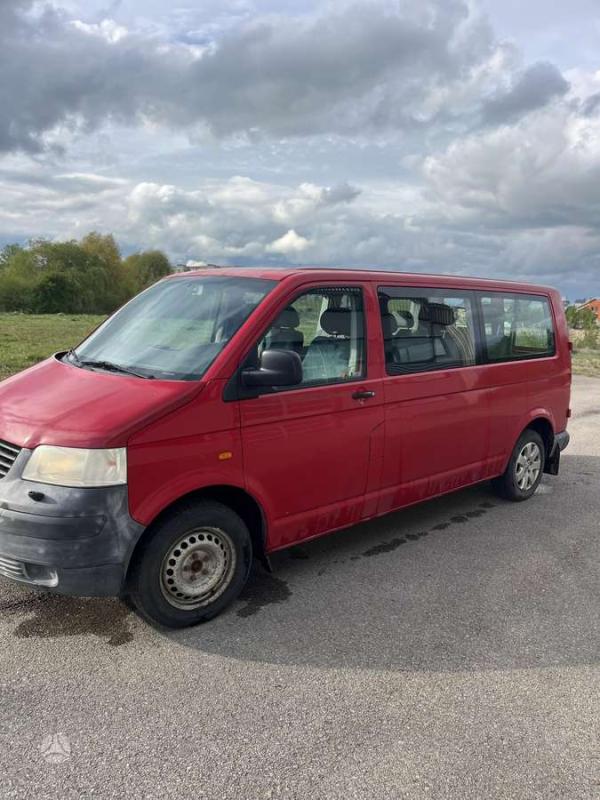 Sarkans Volkswagen Caravelle 2005 Radviliškis, ar dzinēja tilpumu 2.00 L un nobraukumu 260 tūkst. km par 3100 €, foto 9 vietnē AUTOMOTO.COM.LV