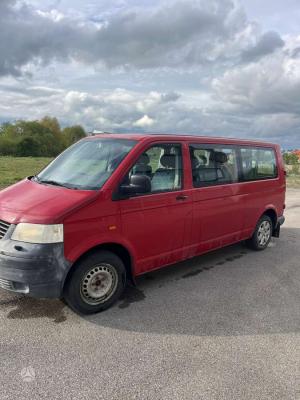 Sarkans Volkswagen Caravelle 2005 Radviliškis, ar dzinēja tilpumu 2.00 L un nobraukumu 260 tūkst. km par 3100 €, foto 10 vietnē AUTOMOTO.COM.LV