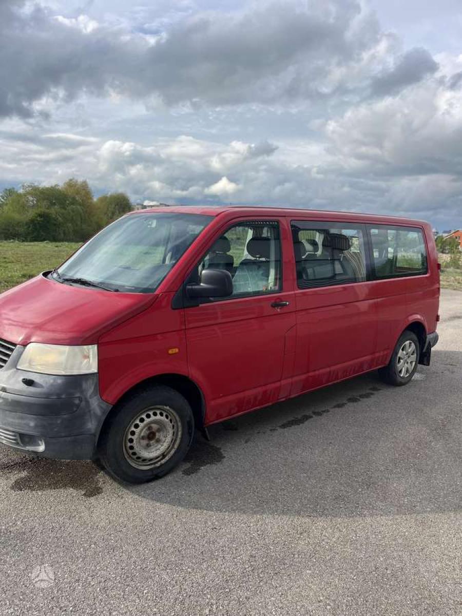 Sarkans Volkswagen Caravelle 2005 Radviliškis, ar dzinēja tilpumu 2.00 L un nobraukumu 260 tūkst. km par 3100 €, foto 10 vietnē AUTOMOTO.COM.LV