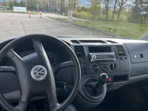 Sarkans Volkswagen Caravelle 2005 Radviliškis, ar dzinēja tilpumu 2.00 L un nobraukumu 260 tūkst. km par 3100 €, foto 12 vietnē AUTOMOTO.COM.LV