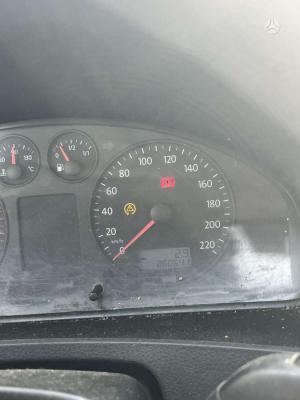 Sarkans Volkswagen Caravelle 2005 Radviliškis, ar dzinēja tilpumu 2.00 L un nobraukumu 260 tūkst. km par 3100 €, foto 13 vietnē AUTOMOTO.COM.LV