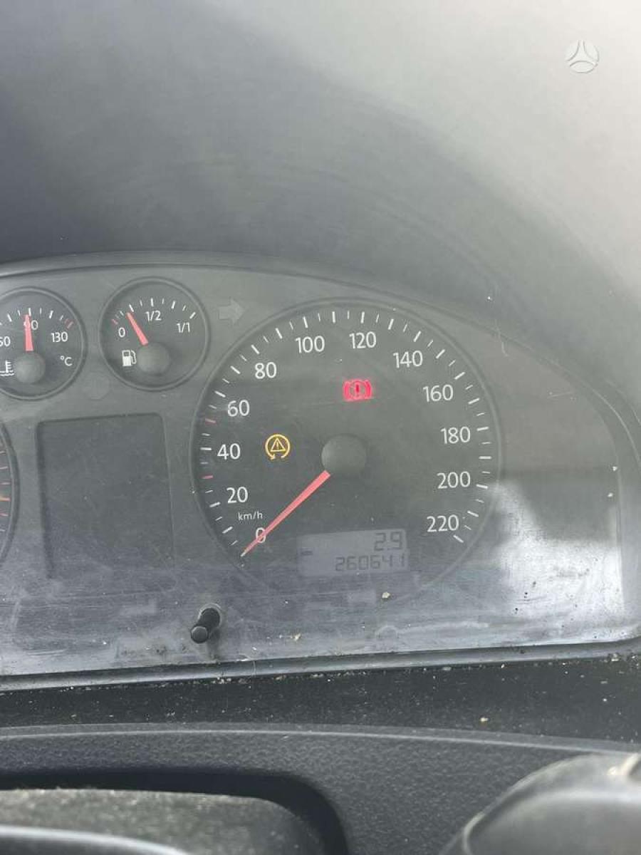 Sarkans Volkswagen Caravelle 2005 Radviliškis, ar dzinēja tilpumu 2.00 L un nobraukumu 260 tūkst. km par 3100 €, foto 13 vietnē AUTOMOTO.COM.LV