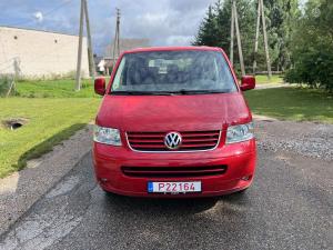 Red Volkswagen Caravelle 2005 in Utena, with an engine capacity of 2.50 L and mileage of 338 thousand km for 5950 €, photo 3 on AUTOMOTO.COM.LV