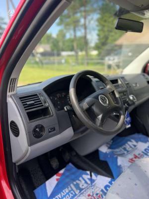 Red Volkswagen Caravelle 2005 in Utena, with an engine capacity of 2.50 L and mileage of 338 thousand km for 5950 €, photo 15 on AUTOMOTO.COM.LV