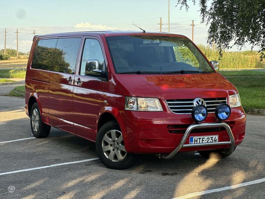 Red Volkswagen Caravelle 2005 in Radviliskis, with an engine capacity of 2.50 L and mileage of 230 thousand km for 6200 €, photo 3 on AUTOMOTO.COM.LV