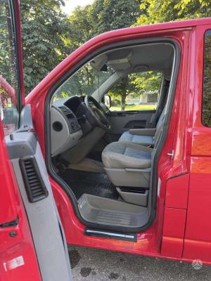 Red Volkswagen Caravelle 2005 in Radviliskis, with an engine capacity of 2.50 L and mileage of 230 thousand km for 6200 €, photo 6 on AUTOMOTO.COM.LV