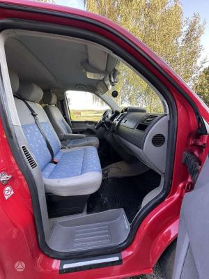 Red Volkswagen Caravelle 2005 in Radviliskis, with an engine capacity of 2.50 L and mileage of 230 thousand km for 6200 €, photo 8 on AUTOMOTO.COM.LV