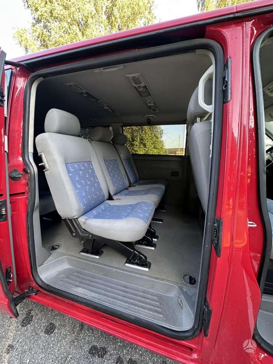 Red Volkswagen Caravelle 2005 in Radviliskis, with an engine capacity of 2.50 L and mileage of 230 thousand km for 6200 €, photo 9 on AUTOMOTO.COM.LV