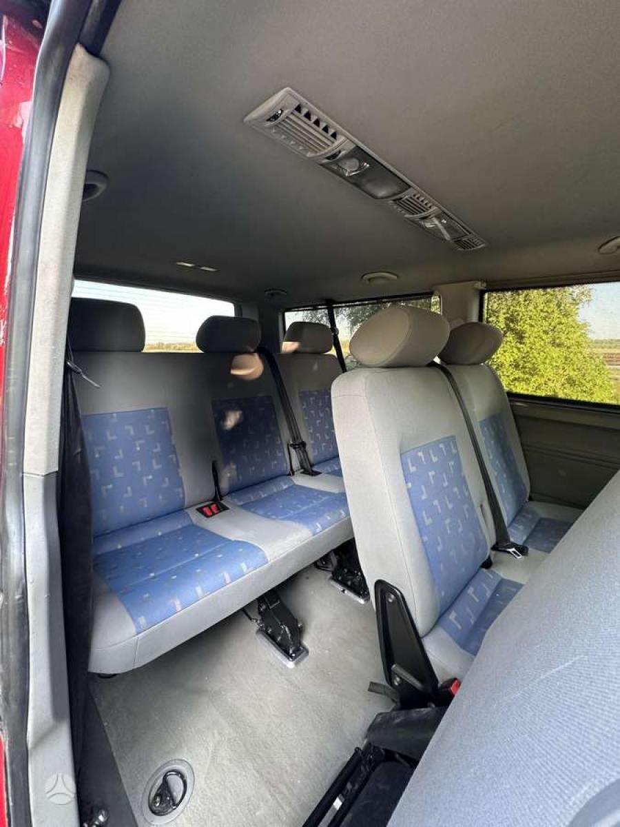 Red Volkswagen Caravelle 2005 in Radviliskis, with an engine capacity of 2.50 L and mileage of 230 thousand km for 6200 €, photo 10 on AUTOMOTO.COM.LV