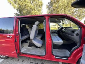 Red Volkswagen Caravelle 2005 in Radviliskis, with an engine capacity of 2.50 L and mileage of 230 thousand km for 6200 €, photo 11 on AUTOMOTO.COM.LV