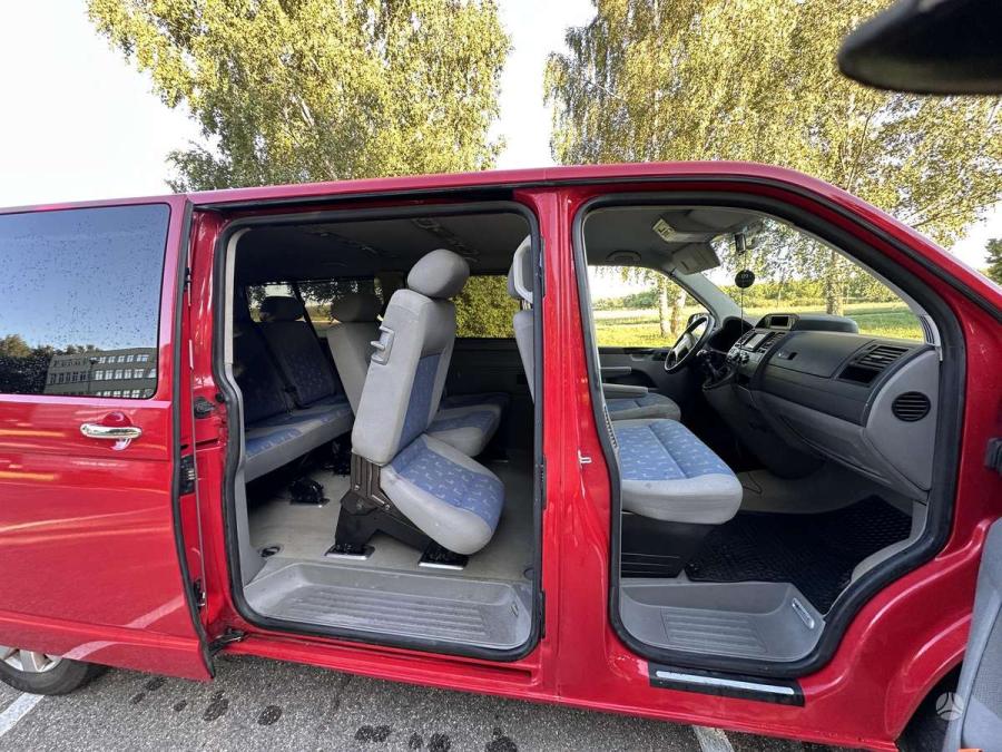 Red Volkswagen Caravelle 2005 in Radviliskis, with an engine capacity of 2.50 L and mileage of 230 thousand km for 6200 €, photo 11 on AUTOMOTO.COM.LV