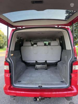 Red Volkswagen Caravelle 2005 in Radviliskis, with an engine capacity of 2.50 L and mileage of 230 thousand km for 6200 €, photo 12 on AUTOMOTO.COM.LV