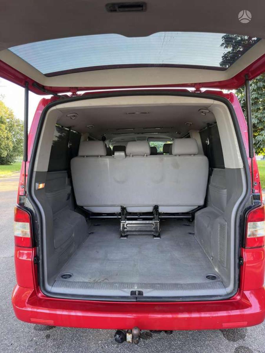 Red Volkswagen Caravelle 2005 in Radviliskis, with an engine capacity of 2.50 L and mileage of 230 thousand km for 6200 €, photo 12 on AUTOMOTO.COM.LV