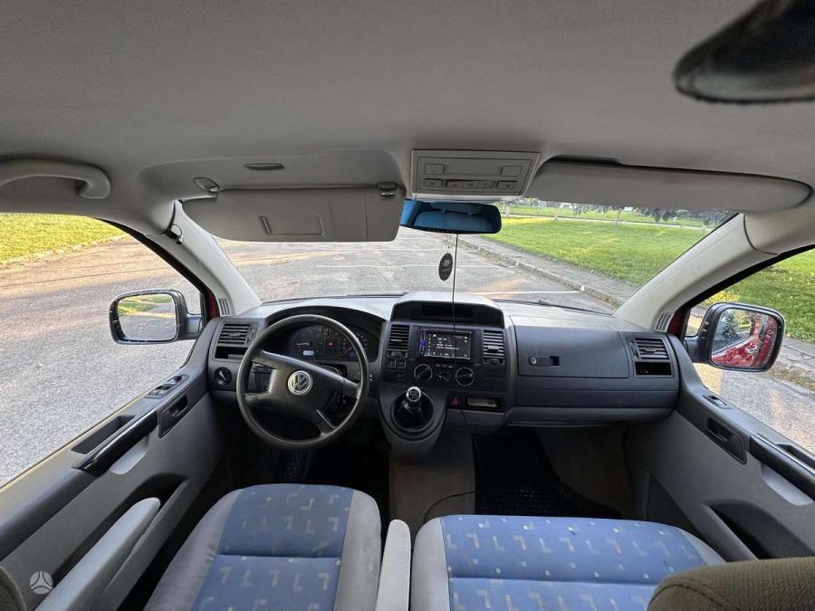 Red Volkswagen Caravelle 2005 in Radviliskis, with an engine capacity of 2.50 L and mileage of 230 thousand km for 6200 €, photo 13 on AUTOMOTO.COM.LV