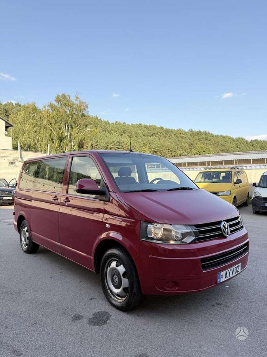 Red Volkswagen Caravelle 2010 in Kaunas, with an engine capacity of 1.97 L and mileage of 274 thousand km for 10600 €, photo 1 on AUTOMOTO.COM.LV