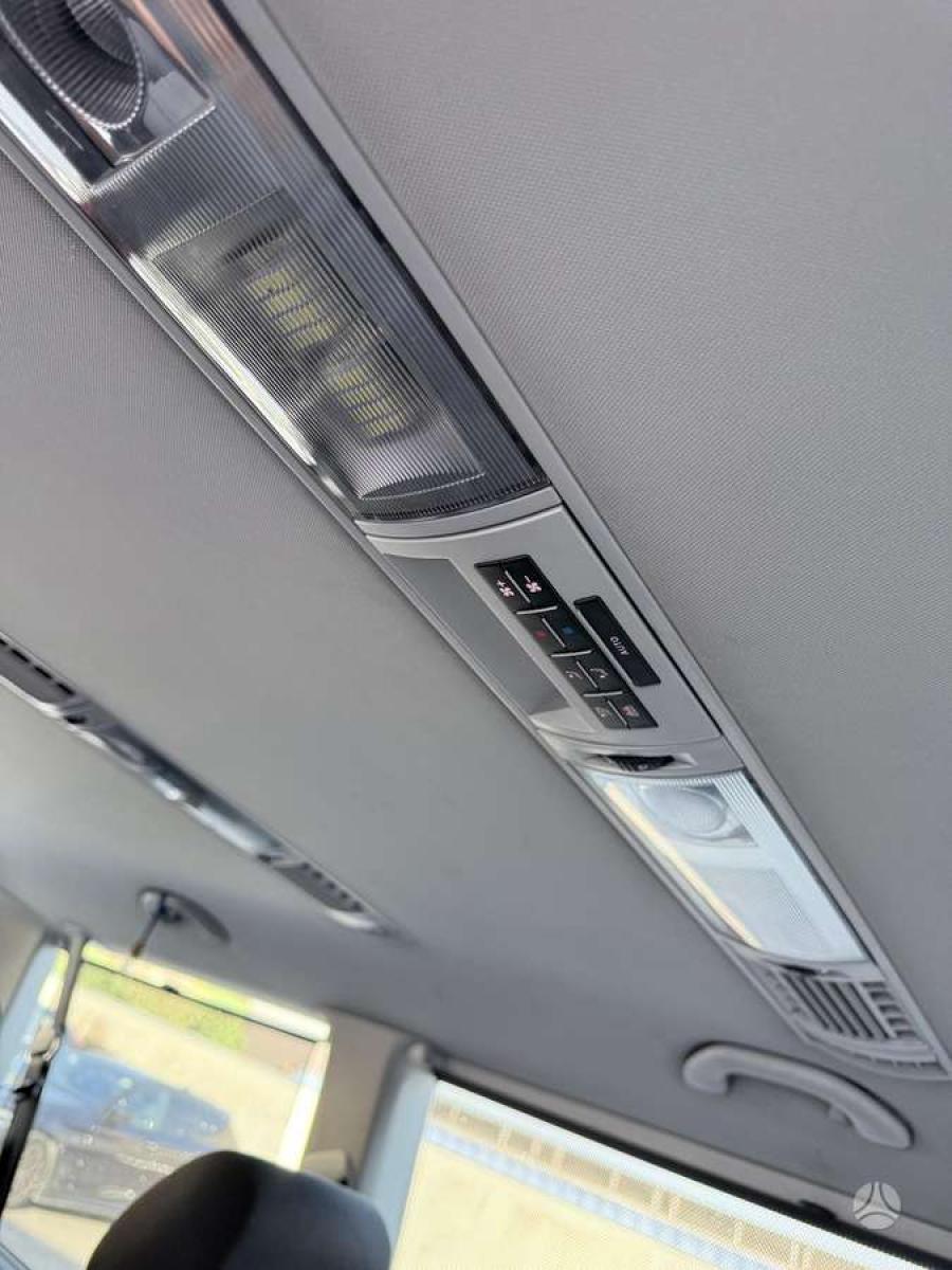 Red Volkswagen Caravelle 2010 in Kaunas, with an engine capacity of 1.97 L and mileage of 274 thousand km for 10600 €, photo 6 on AUTOMOTO.COM.LV