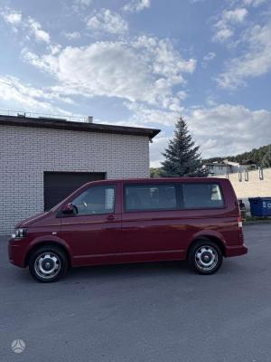 Red Volkswagen Caravelle 2010 in Kaunas, with an engine capacity of 1.97 L and mileage of 274 thousand km for 10600 €, photo 9 on AUTOMOTO.COM.LV
