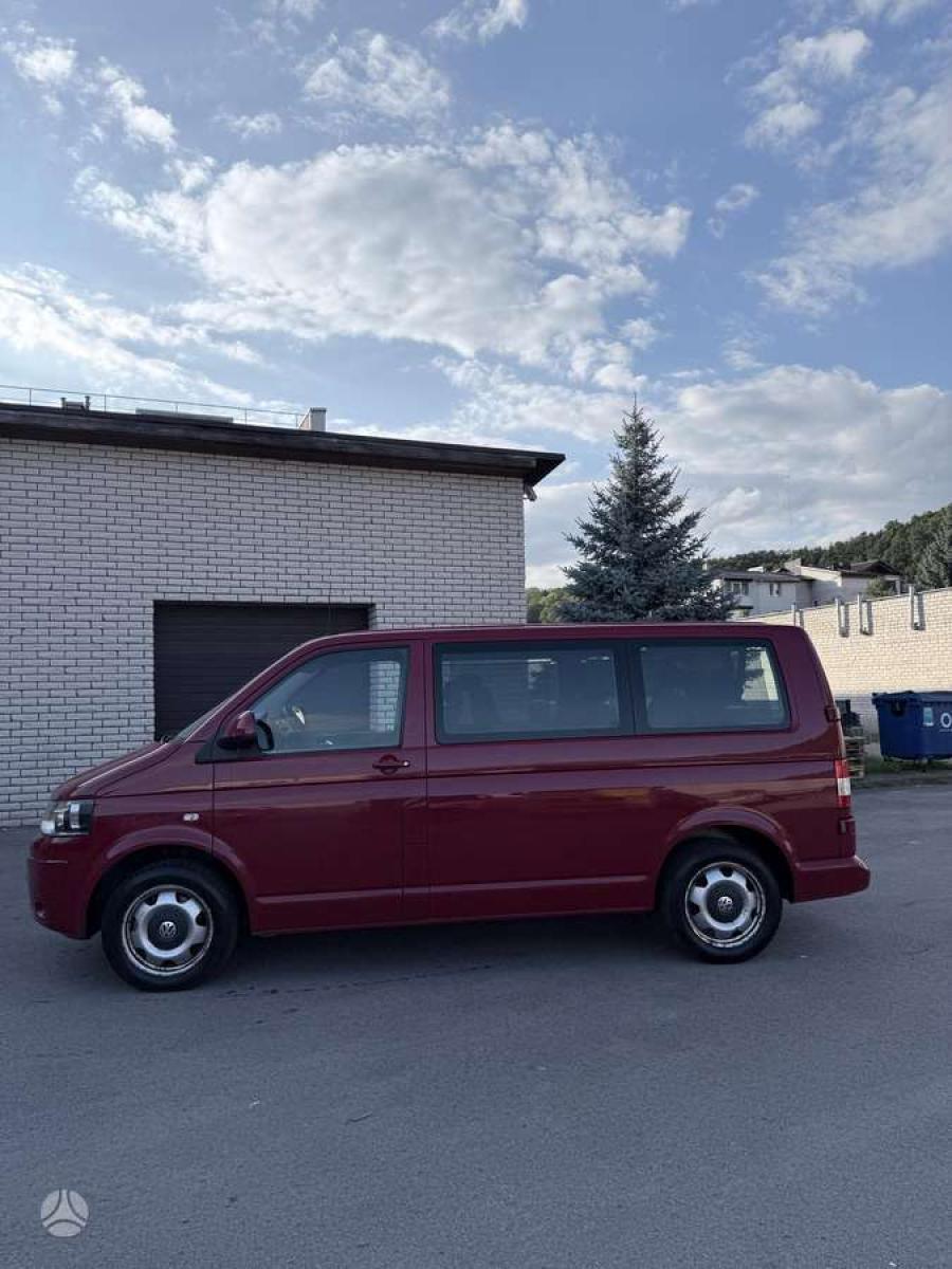 Red Volkswagen Caravelle 2010 in Kaunas, with an engine capacity of 1.97 L and mileage of 274 thousand km for 10600 €, photo 9 on AUTOMOTO.COM.LV