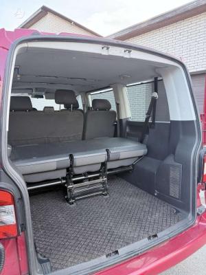 Red Volkswagen Caravelle 2010 in Kaunas, with an engine capacity of 1.97 L and mileage of 274 thousand km for 10600 €, photo 17 on AUTOMOTO.COM.LV