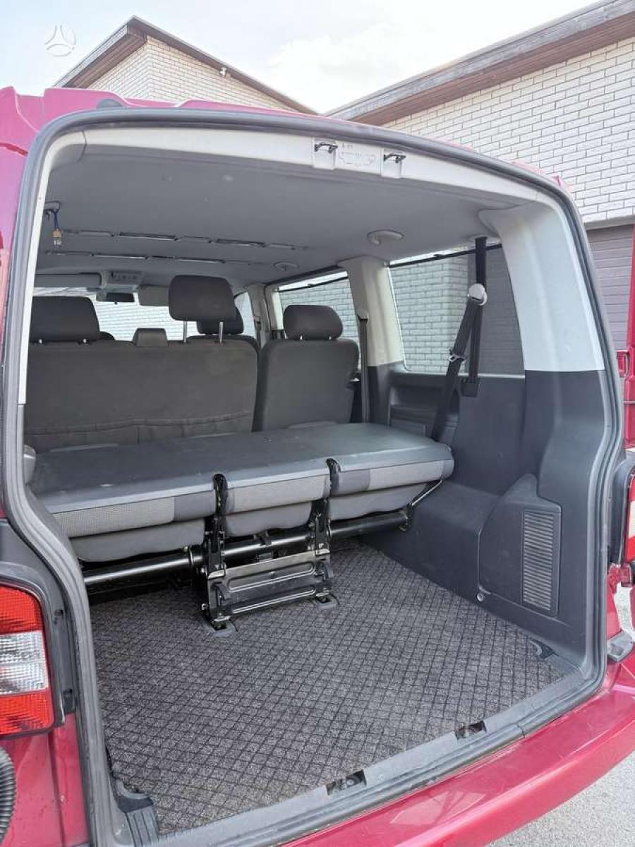 Red Volkswagen Caravelle 2010 in Kaunas, with an engine capacity of 1.97 L and mileage of 274 thousand km for 10600 €, photo 17 on AUTOMOTO.COM.LV