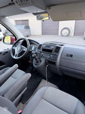 Red Volkswagen Caravelle 2010 in Kaunas, with an engine capacity of 1.97 L and mileage of 274 thousand km for 10600 €, photo 19 on AUTOMOTO.COM.LV