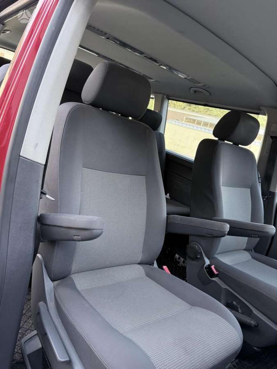 Red Volkswagen Caravelle 2010 in Kaunas, with an engine capacity of 1.97 L and mileage of 274 thousand km for 10600 €, photo 22 on AUTOMOTO.COM.LV