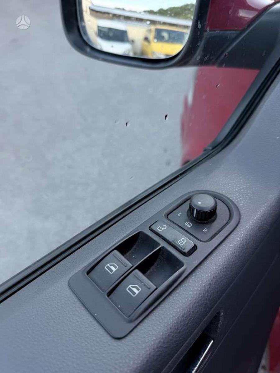 Red Volkswagen Caravelle 2010 in Kaunas, with an engine capacity of 1.97 L and mileage of 274 thousand km for 10600 €, photo 24 on AUTOMOTO.COM.LV