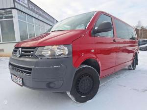 Sarkans Volkswagen Caravelle 2013 Viļņa, ar dzinēja tilpumu 2.00 L un nobraukumu 277 tūkst. km par 12300 €, foto  vietnē AUTOMOTO.COM.LV