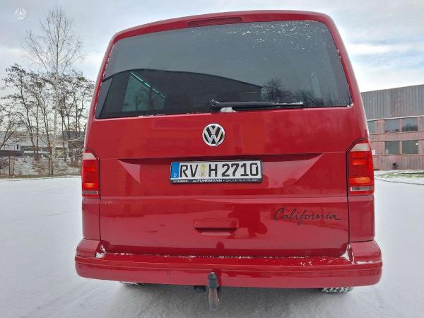 Sarkans Volkswagen Caravelle 2015 Viļņa, ar dzinēja tilpumu 2.00 L un nobraukumu 273 tūkst. km par 17200 €, foto 5 vietnē AUTOMOTO.COM.LV