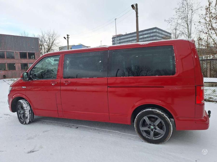 Sarkans Volkswagen Caravelle 2015 Viļņa, ar dzinēja tilpumu 2.00 L un nobraukumu 273 tūkst. km par 17200 €, foto 3 vietnē AUTOMOTO.COM.LV