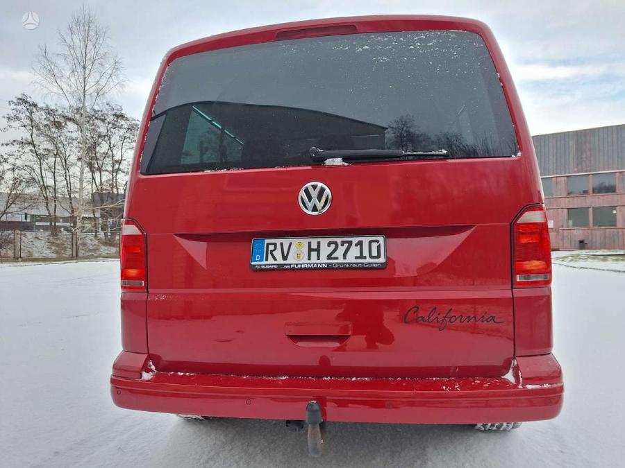 Sarkans Volkswagen Caravelle 2015 Viļņa, ar dzinēja tilpumu 2.00 L un nobraukumu 273 tūkst. km par 17200 €, foto 5 vietnē AUTOMOTO.COM.LV