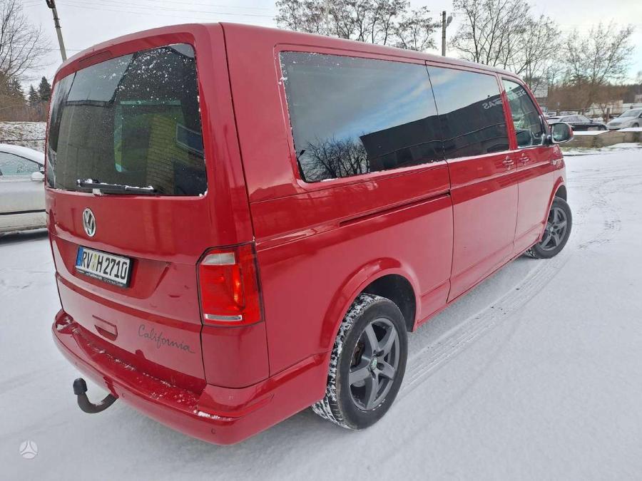 Sarkans Volkswagen Caravelle 2015 Viļņa, ar dzinēja tilpumu 2.00 L un nobraukumu 273 tūkst. km par 17200 €, foto 6 vietnē AUTOMOTO.COM.LV