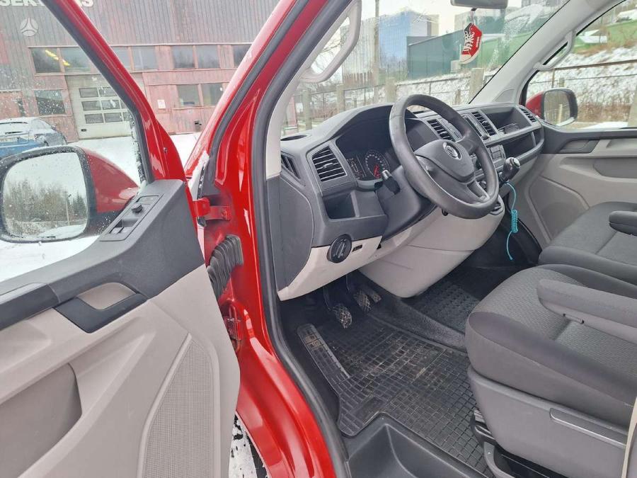 Sarkans Volkswagen Caravelle 2015 Viļņa, ar dzinēja tilpumu 2.00 L un nobraukumu 273 tūkst. km par 17200 €, foto 11 vietnē AUTOMOTO.COM.LV