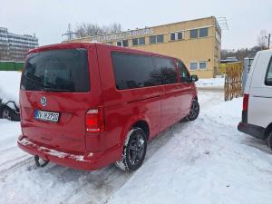 Red Volkswagen Caravelle 2015 in Vilnius, with an engine capacity of 2.00 L and mileage of 282 thousand km for 17300 €, photo 5 on AUTOMOTO.COM.LV