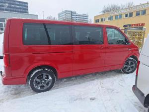Red Volkswagen Caravelle 2015 in Vilnius, with an engine capacity of 2.00 L and mileage of 282 thousand km for 17300 €, photo 6 on AUTOMOTO.COM.LV