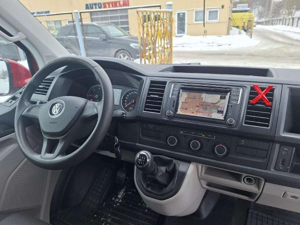 Sarkans Volkswagen Caravelle 2015 Viļņa, ar dzinēja tilpumu 2.00 L un nobraukumu 282 tūkst. km par 17300 €, foto 10 vietnē AUTOMOTO.COM.LV