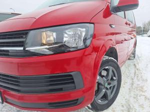 Red Volkswagen Caravelle 2015 in Vilnius, with an engine capacity of 2.00 L and mileage of 282 thousand km for 17300 €, photo 12 on AUTOMOTO.COM.LV